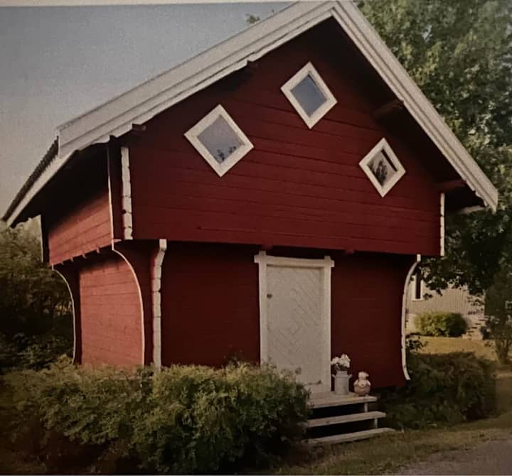Sjarmerende Norsk Stabbur Fra åR 1887. - Råholt