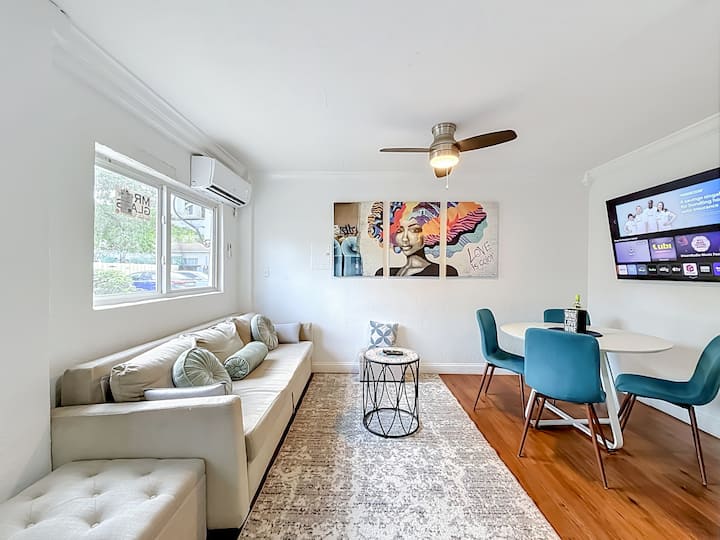 * Suite Downtown Hollywood | 8 Mins From Beach - Aventura, FL
