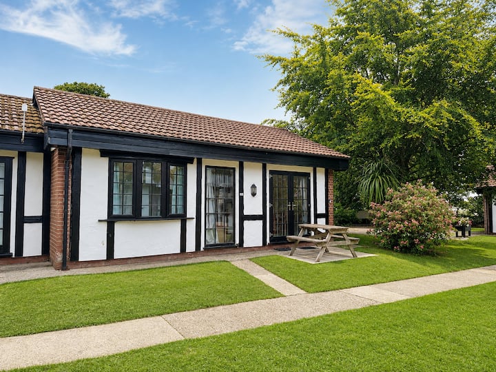Tudor Cottage, 31 Tudor Court - Hayle