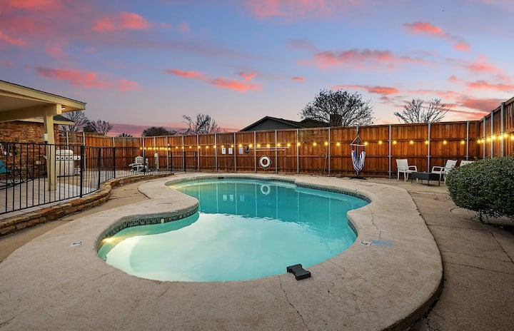 Livingston Oasis | 4br Pool Retreat Near Dallas - Carrollton, TX