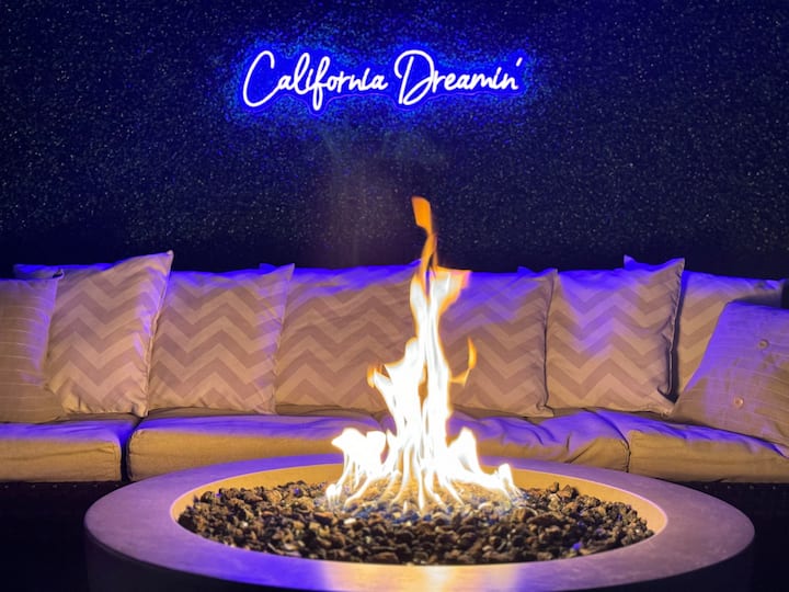 4 Bd 3 Ba Hot Tub Fire Pit 2 Units 4 Car Parking - San Diego, CA