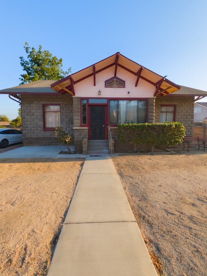 Historic 1907 Craftsman Retreat: Gateway To Socal - Mentone, CA