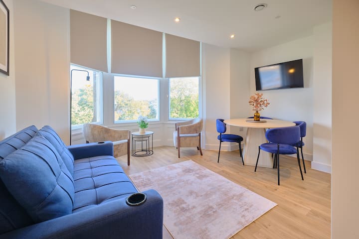 Panoramic Sea Views 2-bedroom Esplanade Apartment - Scarborough