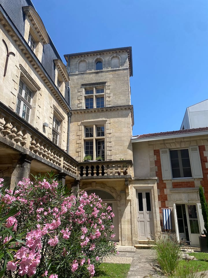 Cœur De Bordeaux, Au Pied De La Grosse Cloche - Bordeaux