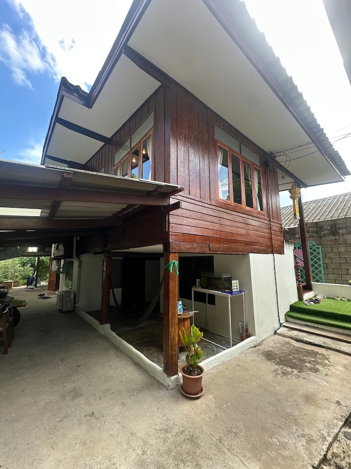 Lanna Thai Style Wooden Cozy House Big Garden - Chiang Mai