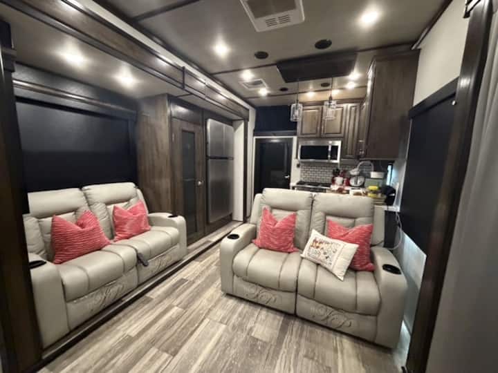 Luxury Iu Retreat | Close To Campus & Lake Monroe - Bloomington, IN