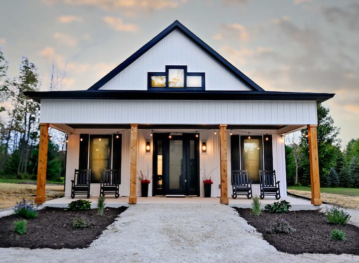 Spacious Egg Harbor Home, Sleeps 11- Dog Friendly - Egg Harbor, WI