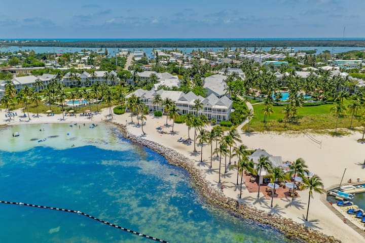 Luxury Waterfront Stay + On-site Dining & 3 Pools - Marathon, FL
