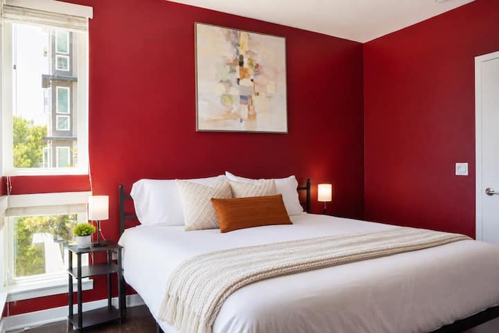Near Lax | 2 King Beds | Sleeps 8 | Pool - Hawthorne, CA