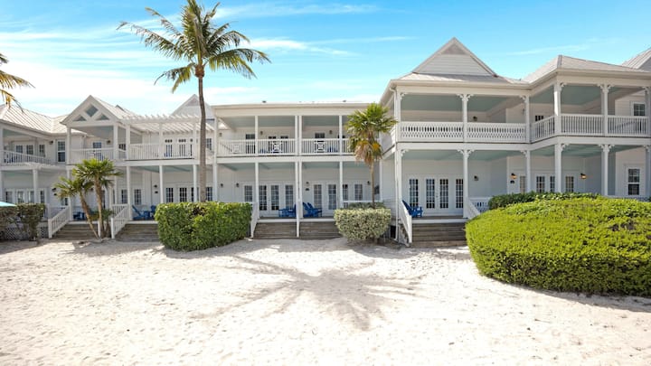 2br Beachfront Villa + Kitchen, Restaurant & Bar - Marathon, FL