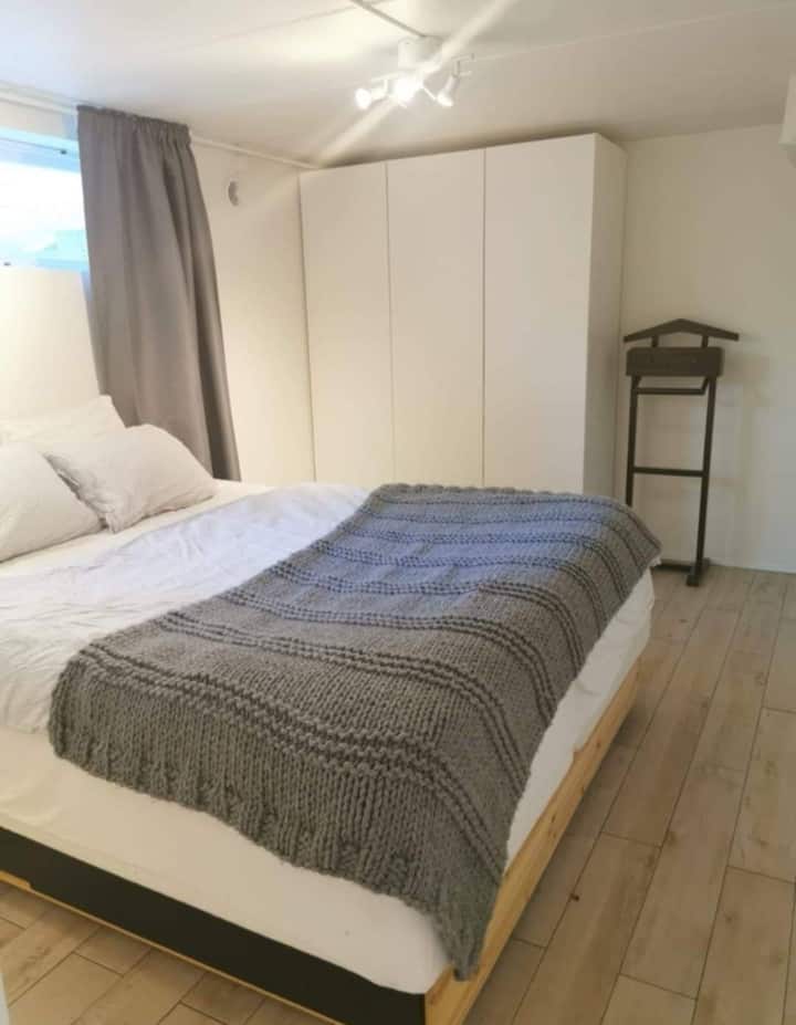 Mysig Lägenhet, Egen Ingång Nära ÄLvsjö Mässan - Stockholm