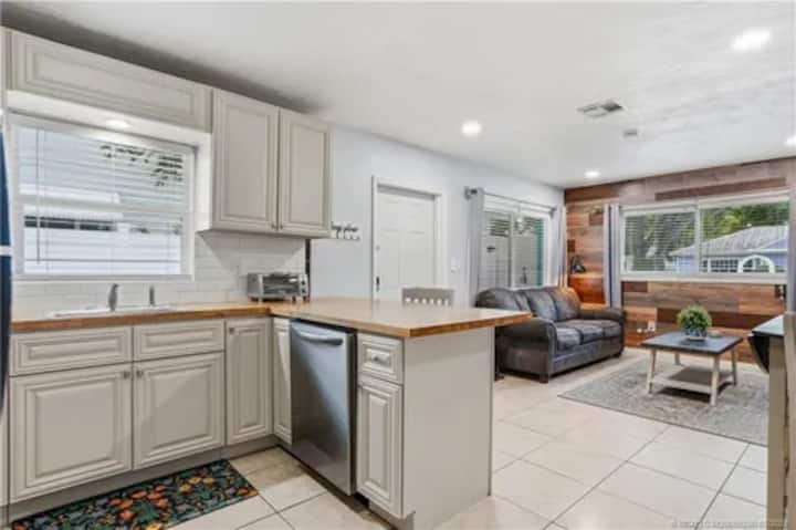 2br W/ Bunk Room | Downtown Stuart - Stuart, FL