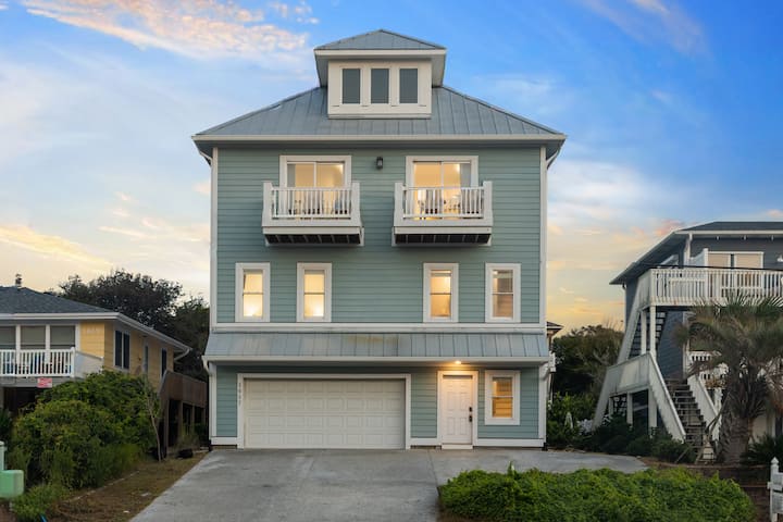 Walk To Beach | Hot Tub | 9br/5ba | Sleeps 20+ - Surf City