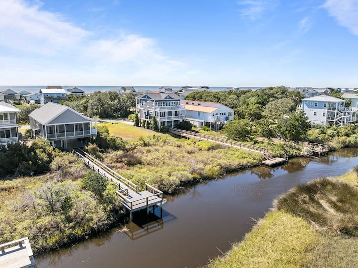 Quiet Marshfront Gem W/ Dock | 3 Min Walk To Beach - Oak Island, NC