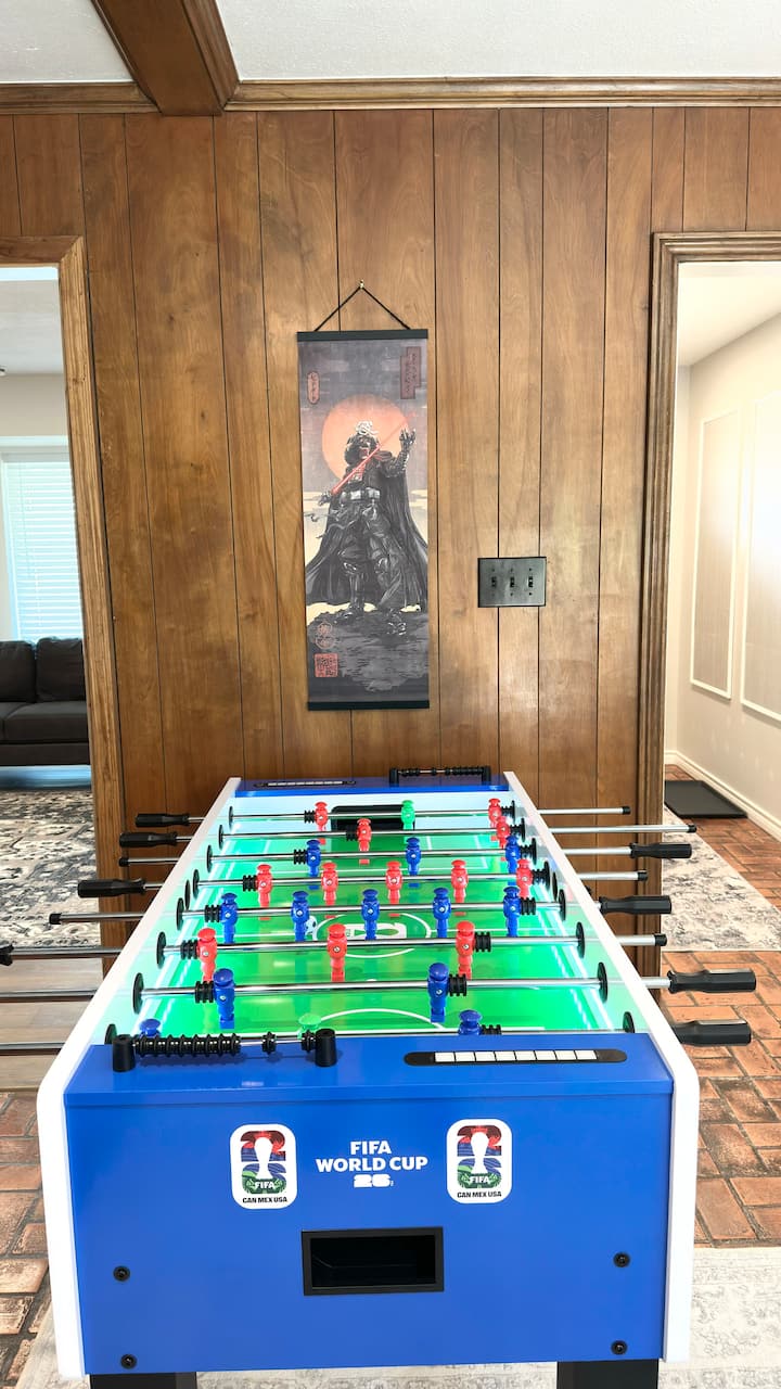 Luxe Home: Pickleball, Tennis, Basketball, Soccer - Denton, TX
