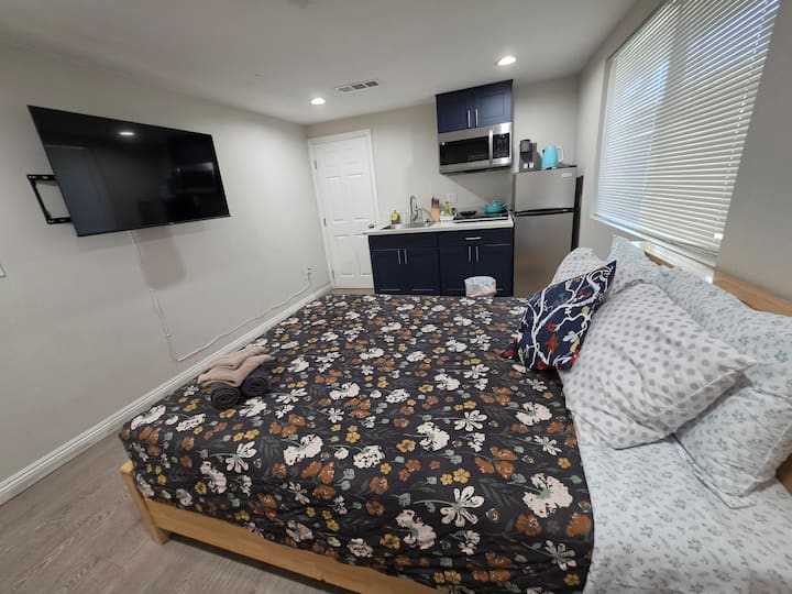 Comfortable Private Suite #8 - Monrovia, CA