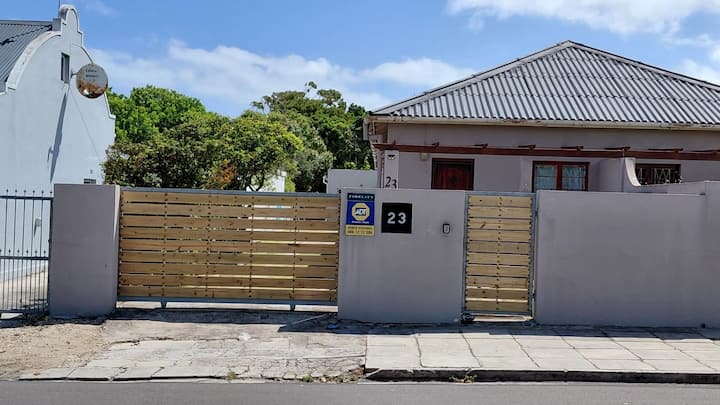 Fully Equiped Self Catering 2 Bedroom House - Hermanus