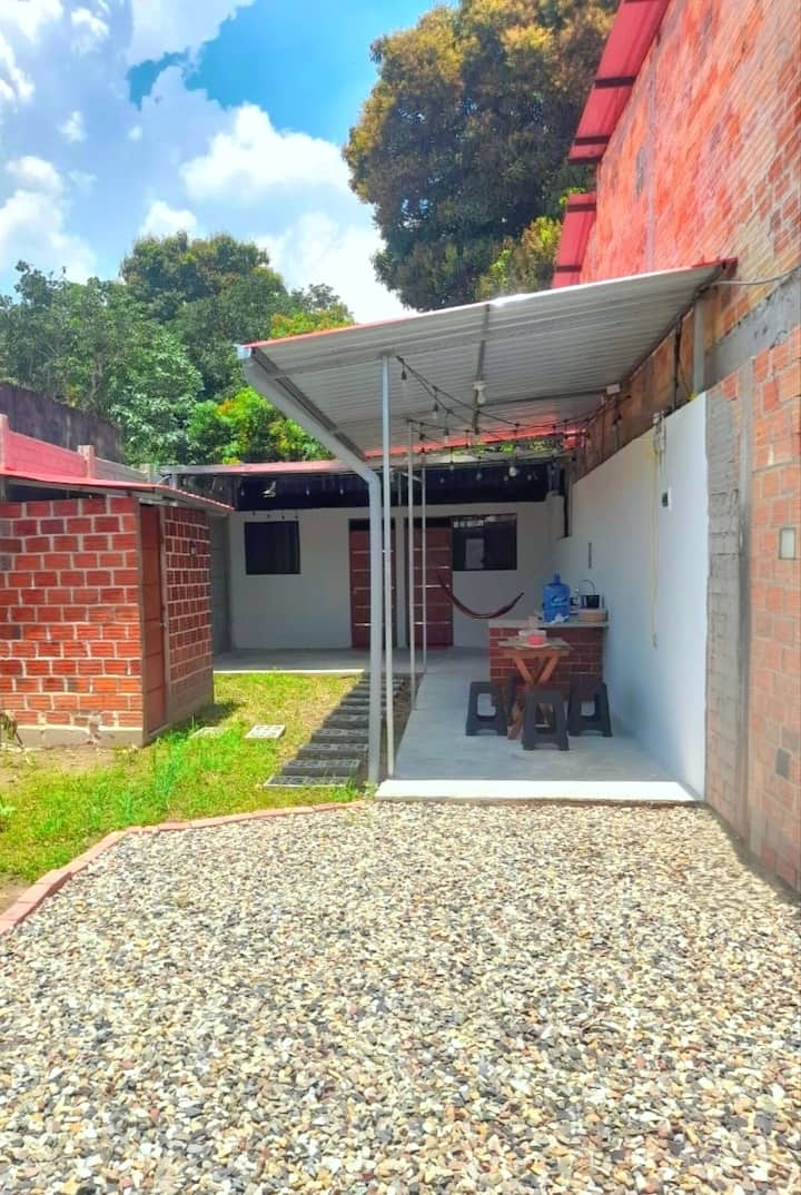 Casita En Zaragoza Con Jardín Y Estacionamiento - Moyobamba