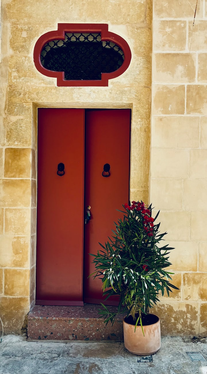 Luxury Stay By The Floriana Granaries | Valletta - Malta