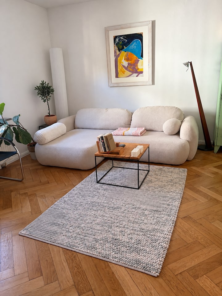 Zentrale Ruhige 2-zimmer Altbau-wohnung M. Balkon - Munich