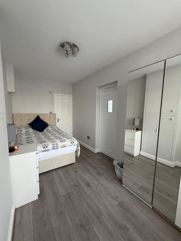 Self-contained 1-bed Annexe In Gidea Park - Brentwood