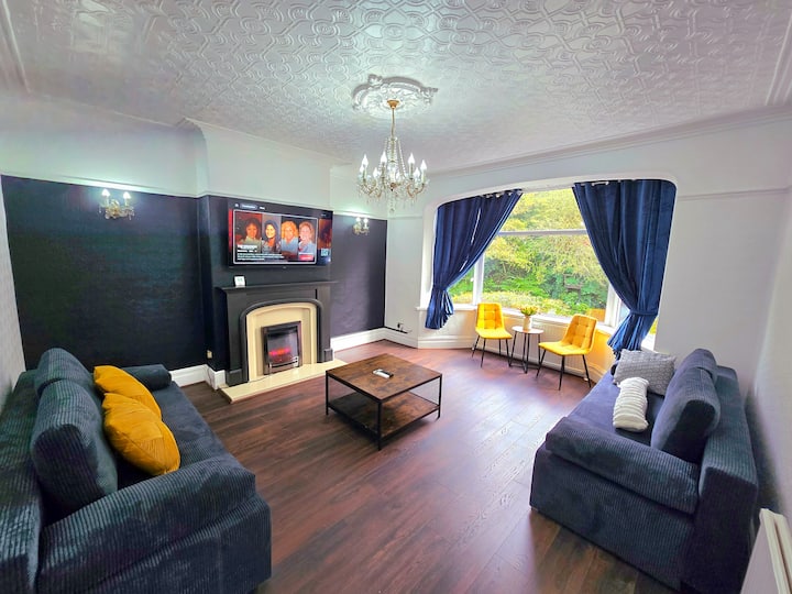 Large Victorian House |Two Receptions | Park View - Bury