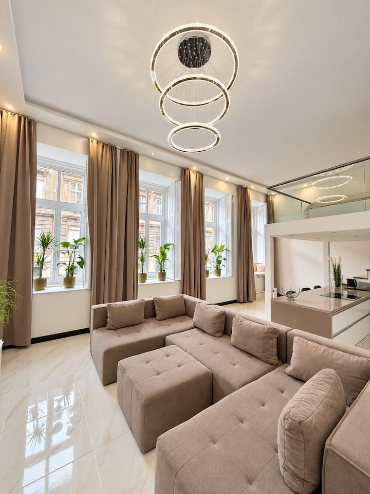 Luxury Loft With Jacuzzi In Central Budapest - Budapest