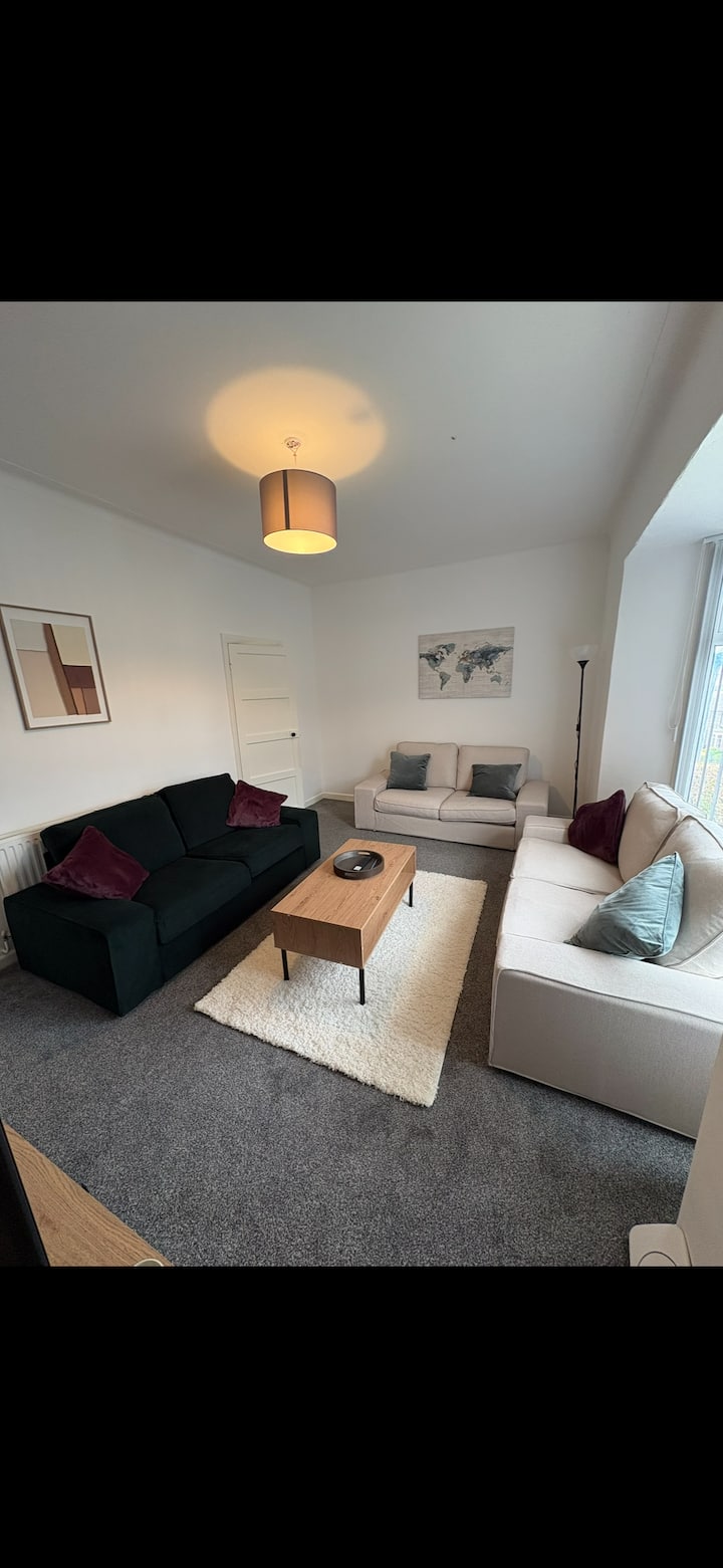 City Centre Home | Sleeps 8 | Long Stays Welcome - Swansea