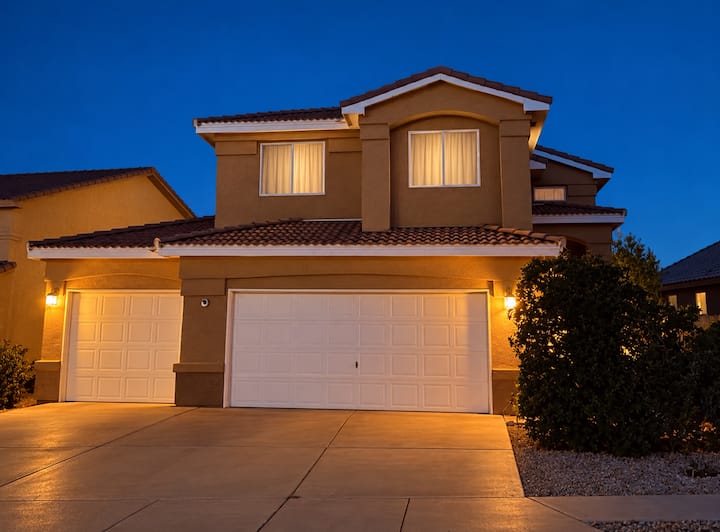 Paradise Villa & View - Albuquerque, NM