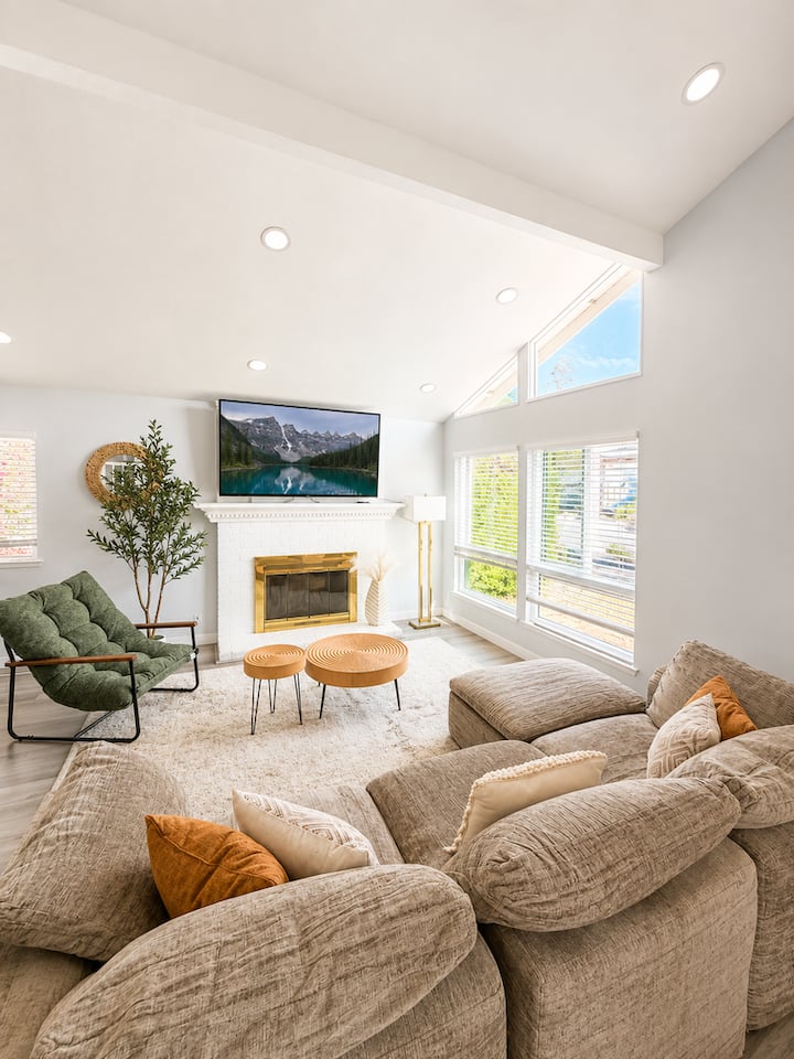 Spacious 5br Home Near Disney W Pool Table & Bbq - Buena Park, CA
