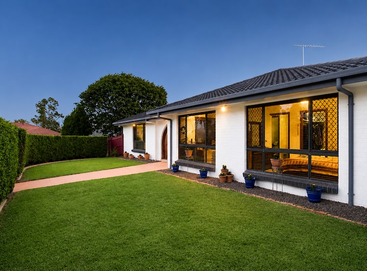 Prime Location Pet-friendly Home With Pool - Brisbane