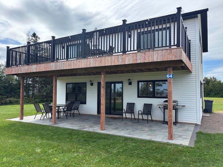 Rustic Bay Vacation Home - Prince Edward Island