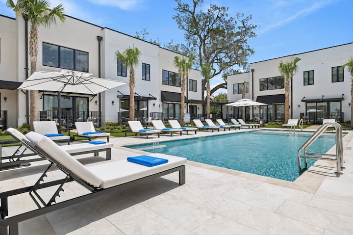 Cassa Orlando: Luxury Poolside 3br/3ba Unit 103 - Orlando