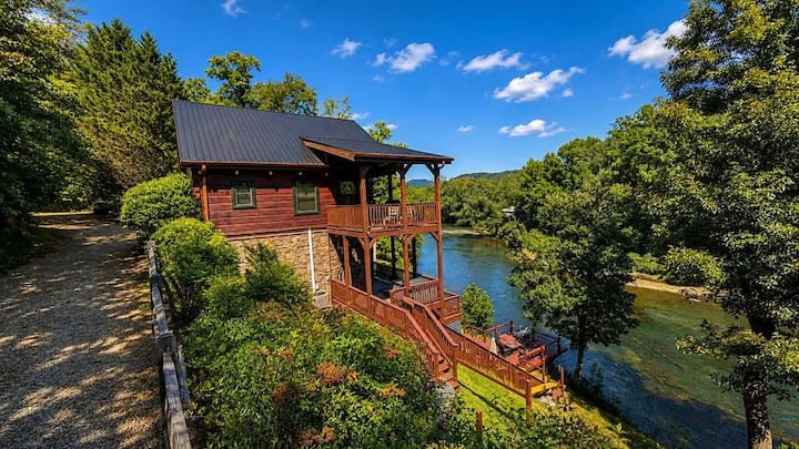 Riverside 3 Bed Cabin - Jacuzzi & Dockside Firepit - Murphy, NC