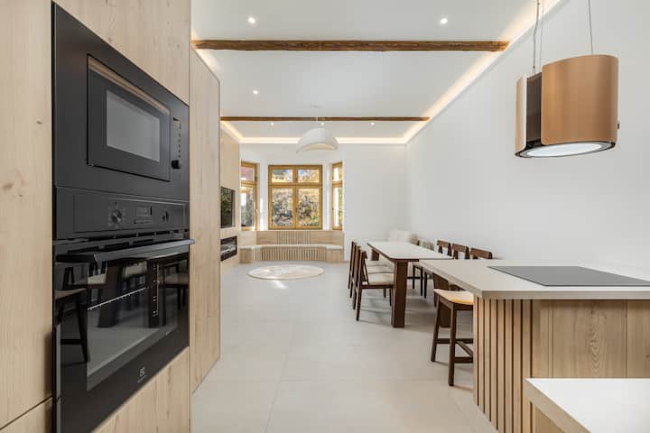 Luxury Apt Under Buda Castle + Parking - Boedapest