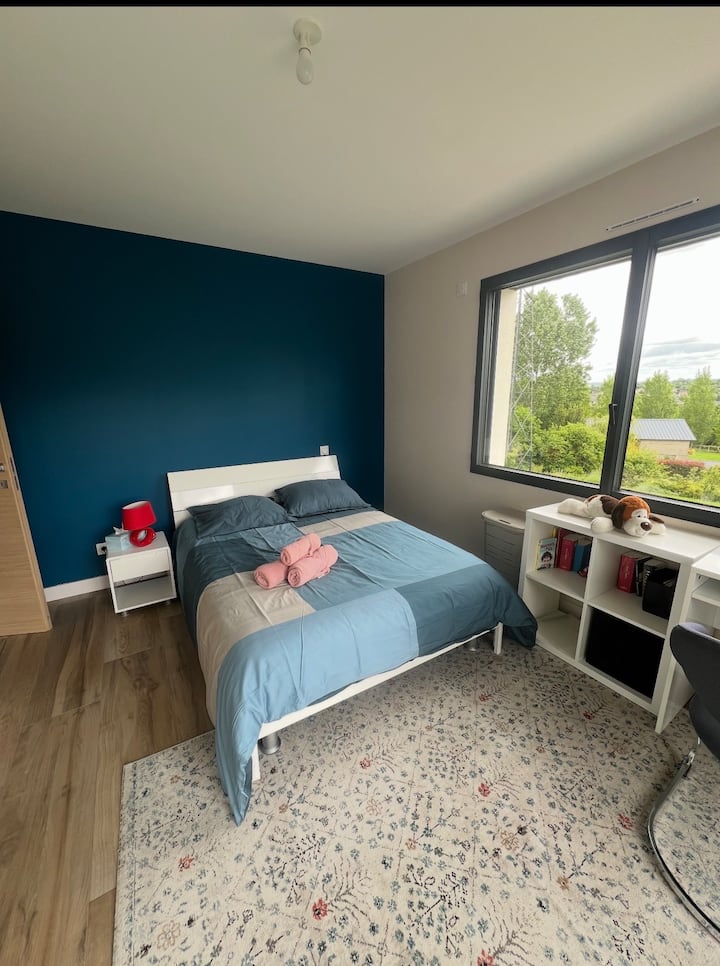 Chambre Agréable, Dans Un Cadre Familial - Lisieux
