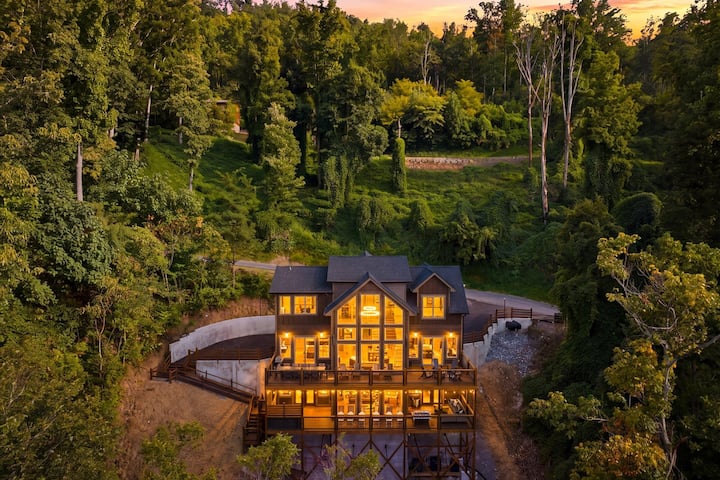 Brand New Lux Cabin + Indoor Pool +Mountain Views - Gatlinburg, TN