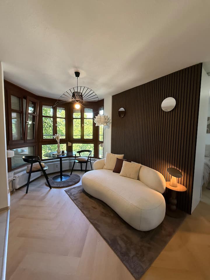 Central Designer Apartment By The Metro. - Unterföhring