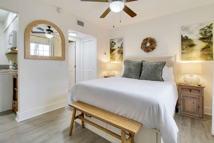 Cozy Studio On Almeria - West Palm Beach, FL