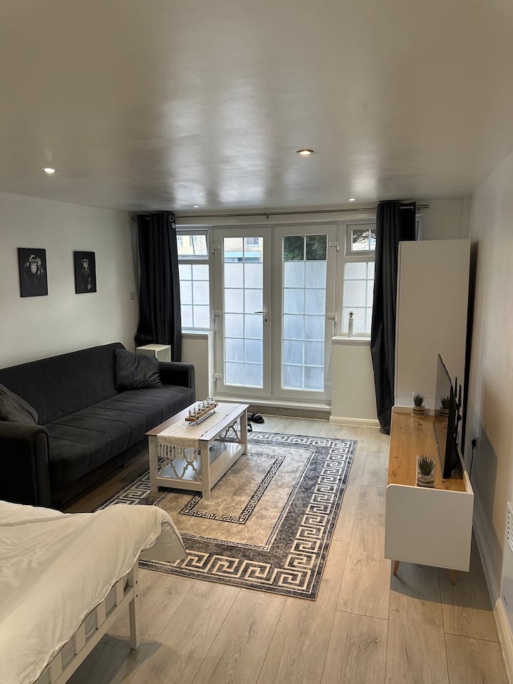 Cozy Studio Flat - Dagenham