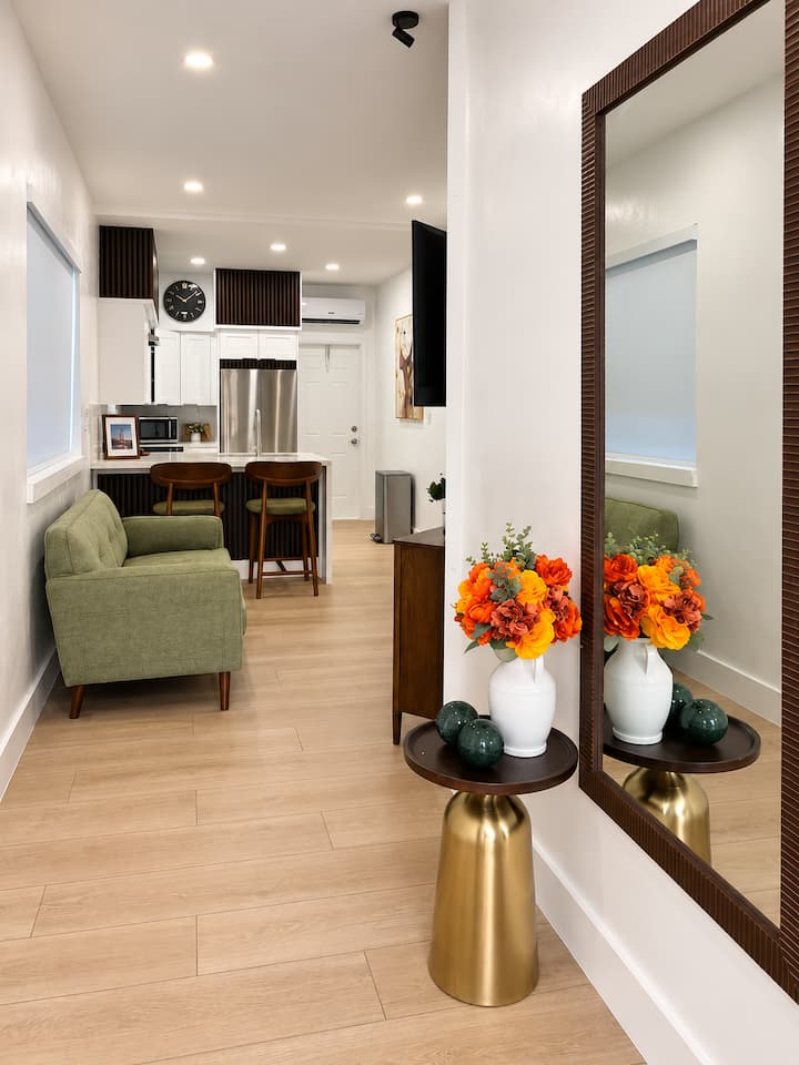 Modern Boutique Stay Near Aventura & Beaches - Surfside, FL