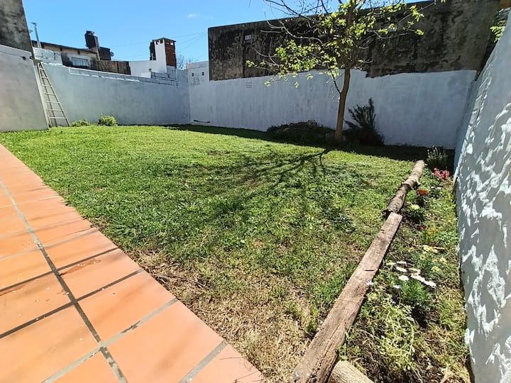Casa Céntrica Con Parrilla Y Jardín. - San Pedro
