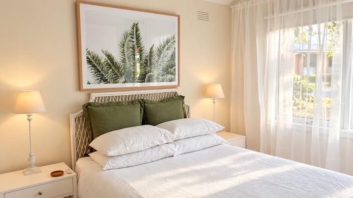 Garden Apartment In The Heart Of The Village - Mornington