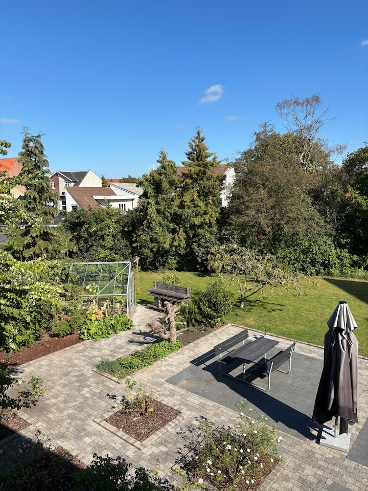 Bolig Med Egen Indgang, I Grøn Oase Tæt På Centrum - Odense