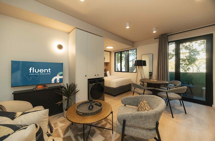 Elegant Inner-city Studio With Rooftop Pool Views - Cape Town