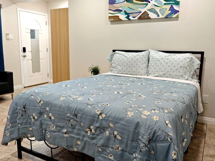 Delightfully Spacious Studio Gated Parking 28-20 - El Monte, CA
