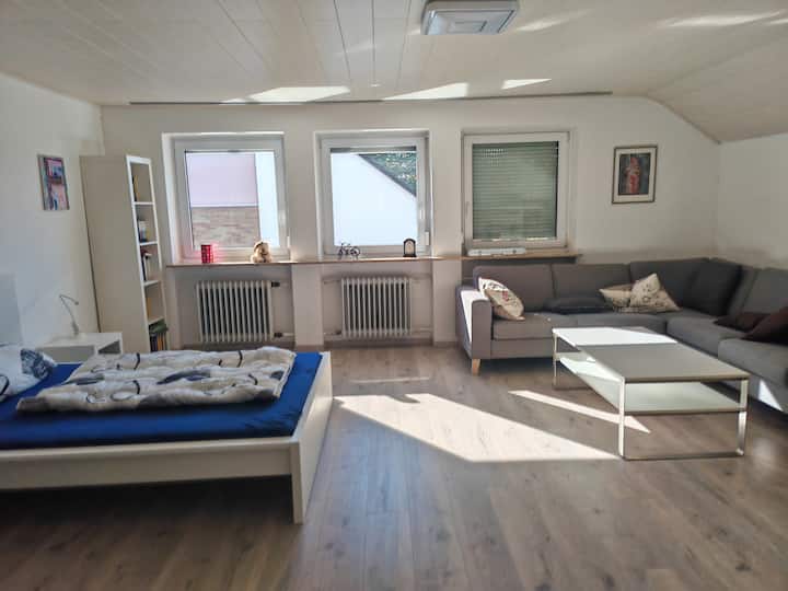 Großzügige Drei-zimmer-wohnung In Idyllischer Lage - Feucht