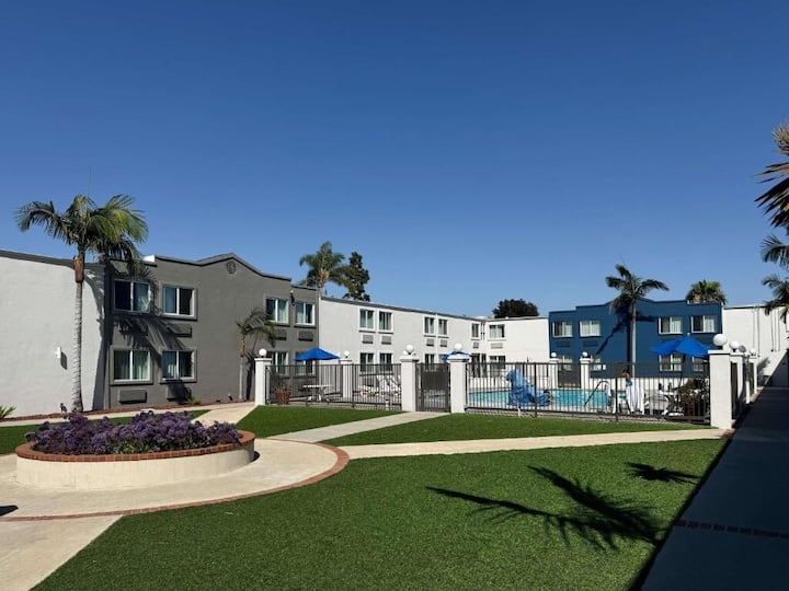 4 Convenient Units |Pets Are Allowed |Free Parking - Long Beach, CA