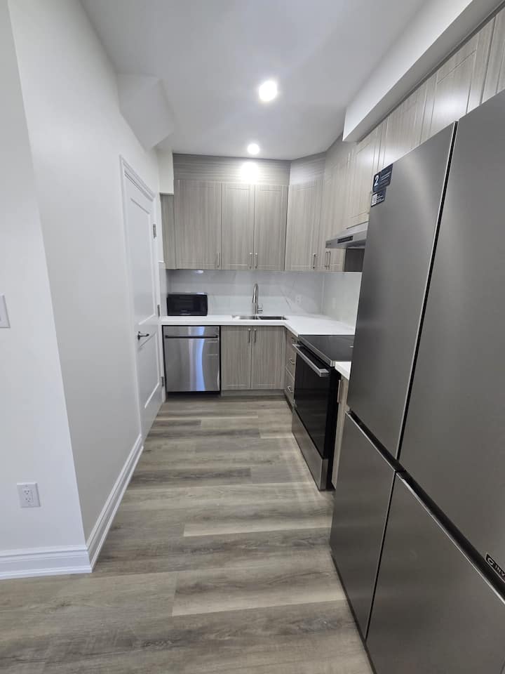 Entire Brand New & Bright 2br Ground-floor Suite - Burlington
