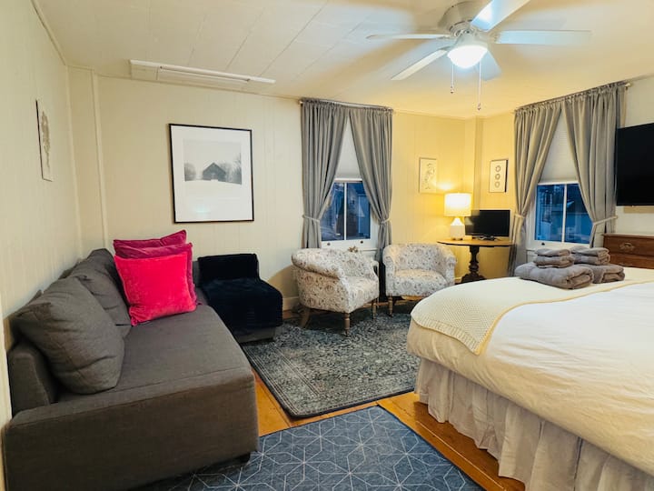 Downtown 3 Bedroom, Close To It All - Burlington, VT